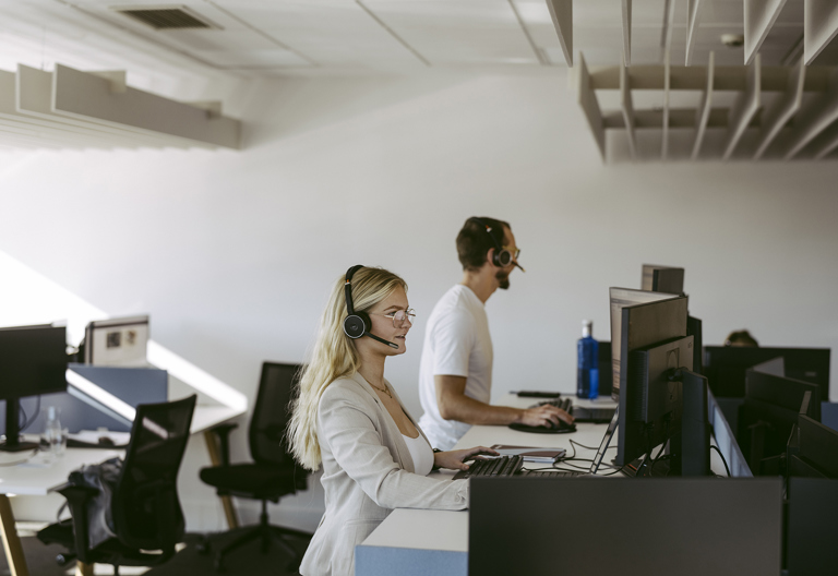 Vi tjänar inte pengar på folk som har skulder | Intrum Sverige