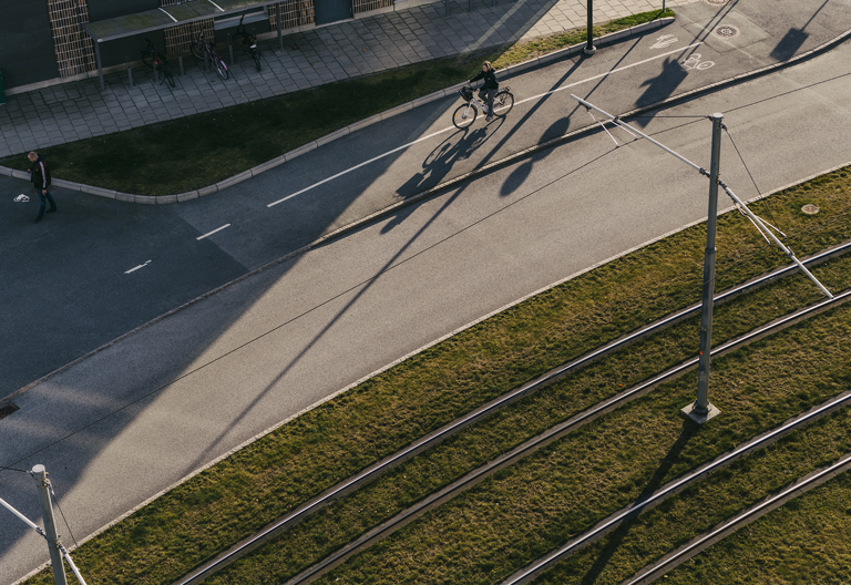 Svenska företag lägger 72 arbetsdagar om året på att jaga sena betalningar | Intrum